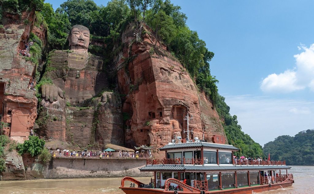Leshan Giant Buddha: Keagungan Patung Raksasa yang Memukau