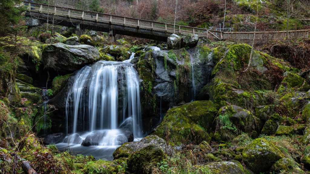 Triberg Waterfalls: Pesona Air Terjun Indah di Hutan Black Forest ...